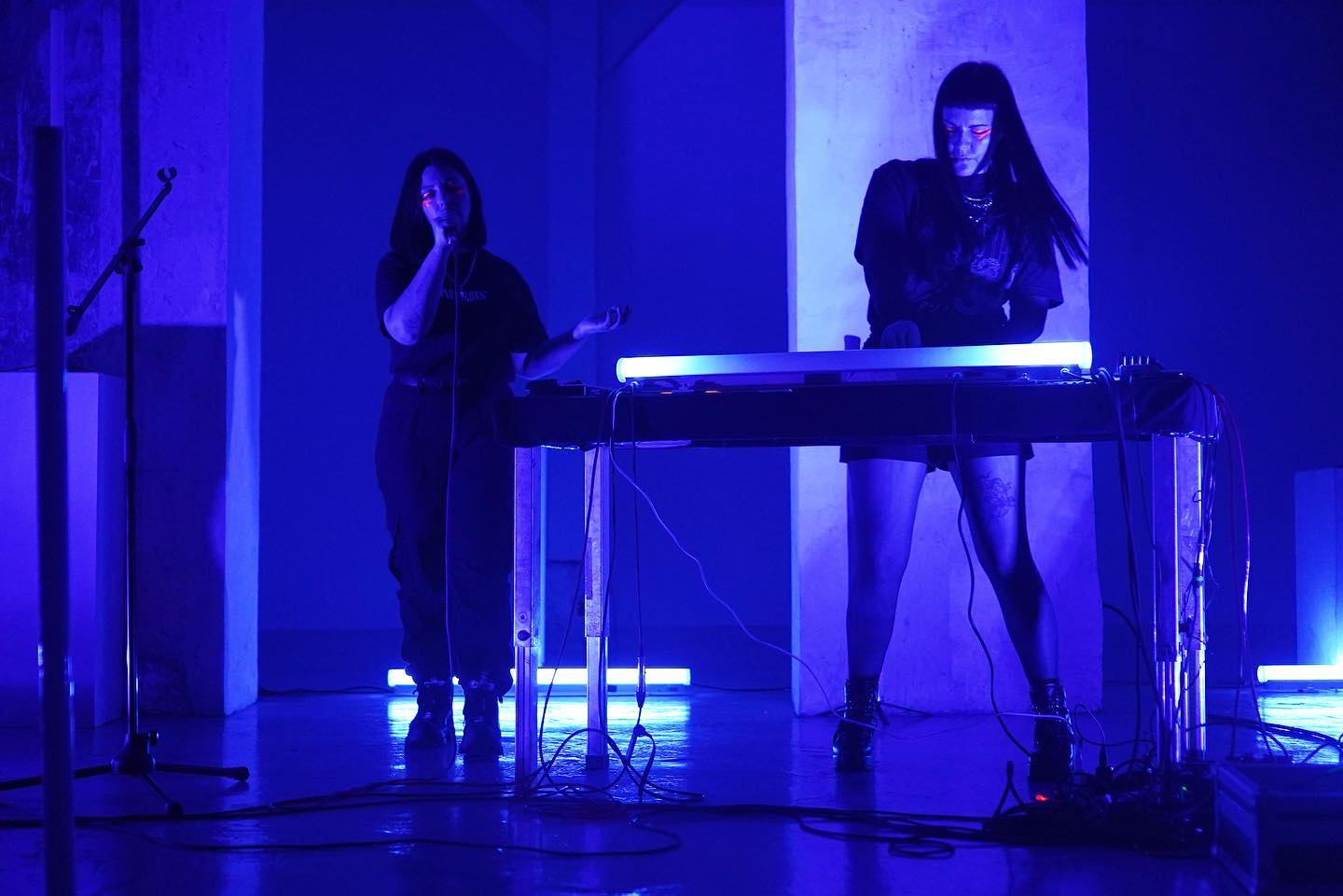 Interview de Minuit Machine, duo féminin électro-dark, pour la sortie ...